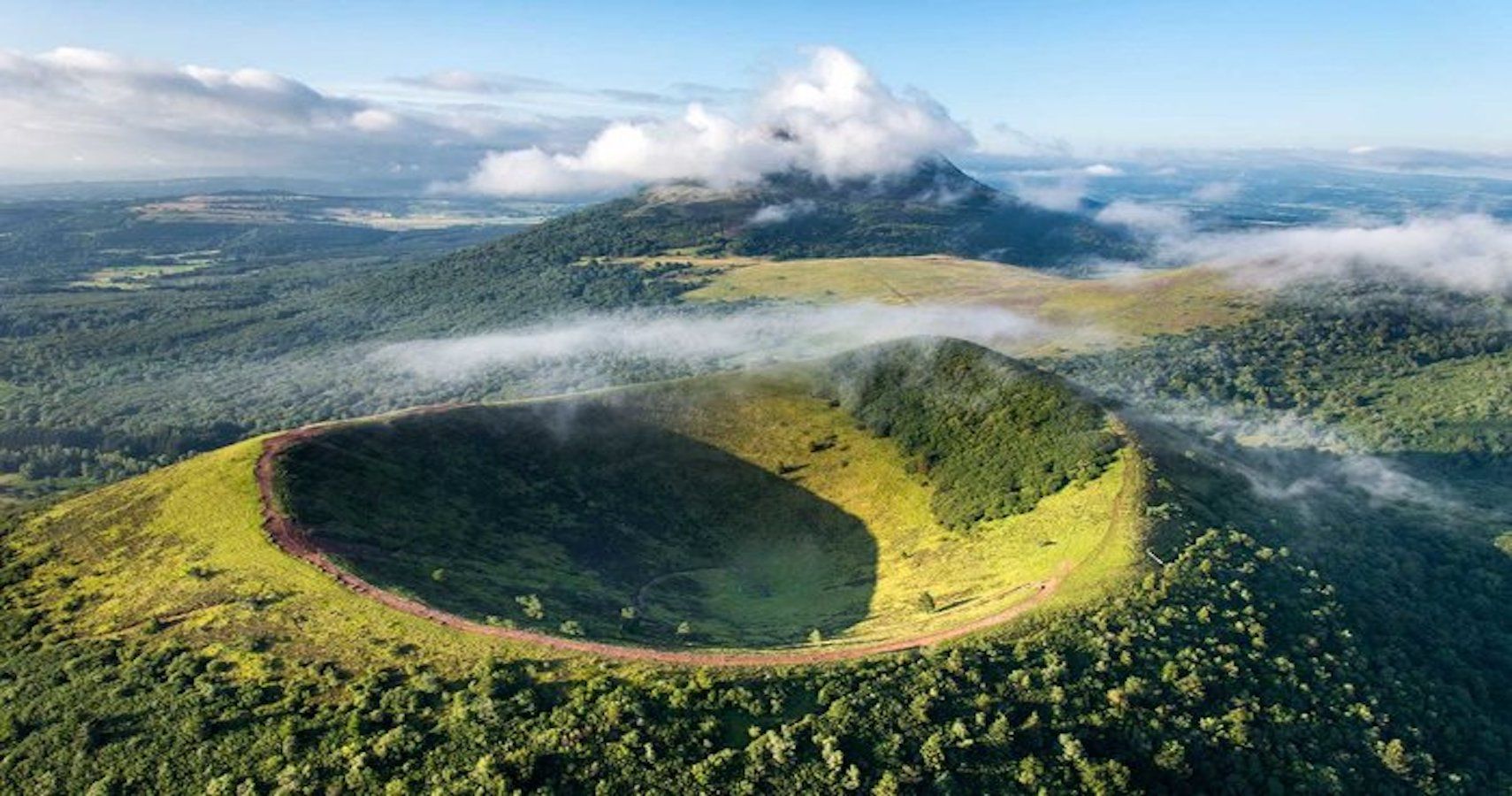 UNESCO confere aos belos vulcões verdes da França o status de ...